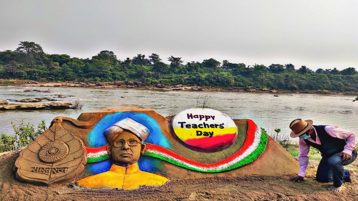 ஆசிரியர் தினத்துக்காக டாக்டர் சர்வபள்ளி ராதாகிருஷ்ணனின் வாழ்க்கை வரலாறு ...