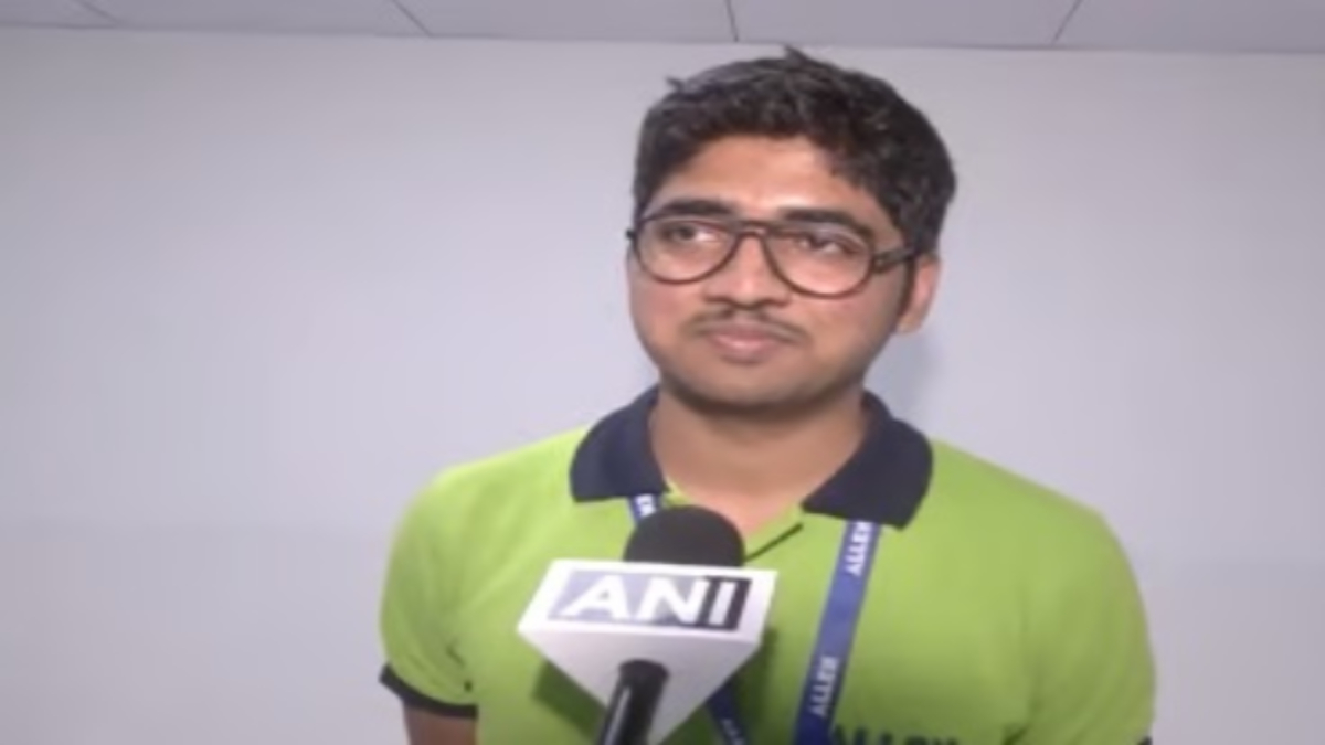 ஜேஇஇ மெயின் தேர்வில் சாதித்தது எப்படி...எடுத்துக்காட்டாக நிற்கும் ...